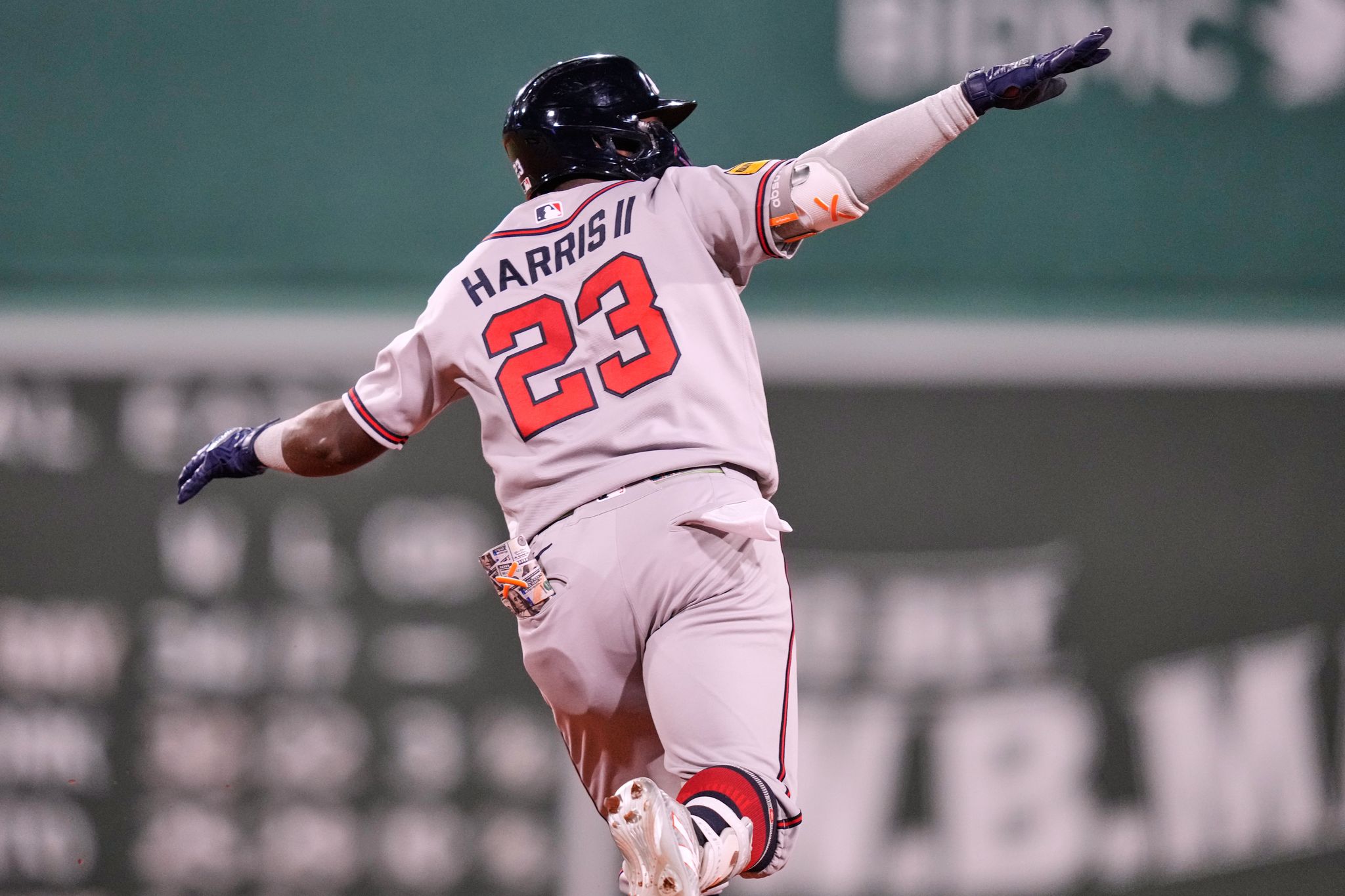 Michael Harris II pega jonrón y suma 4 hits en triunfo de Bravos por 7 ...