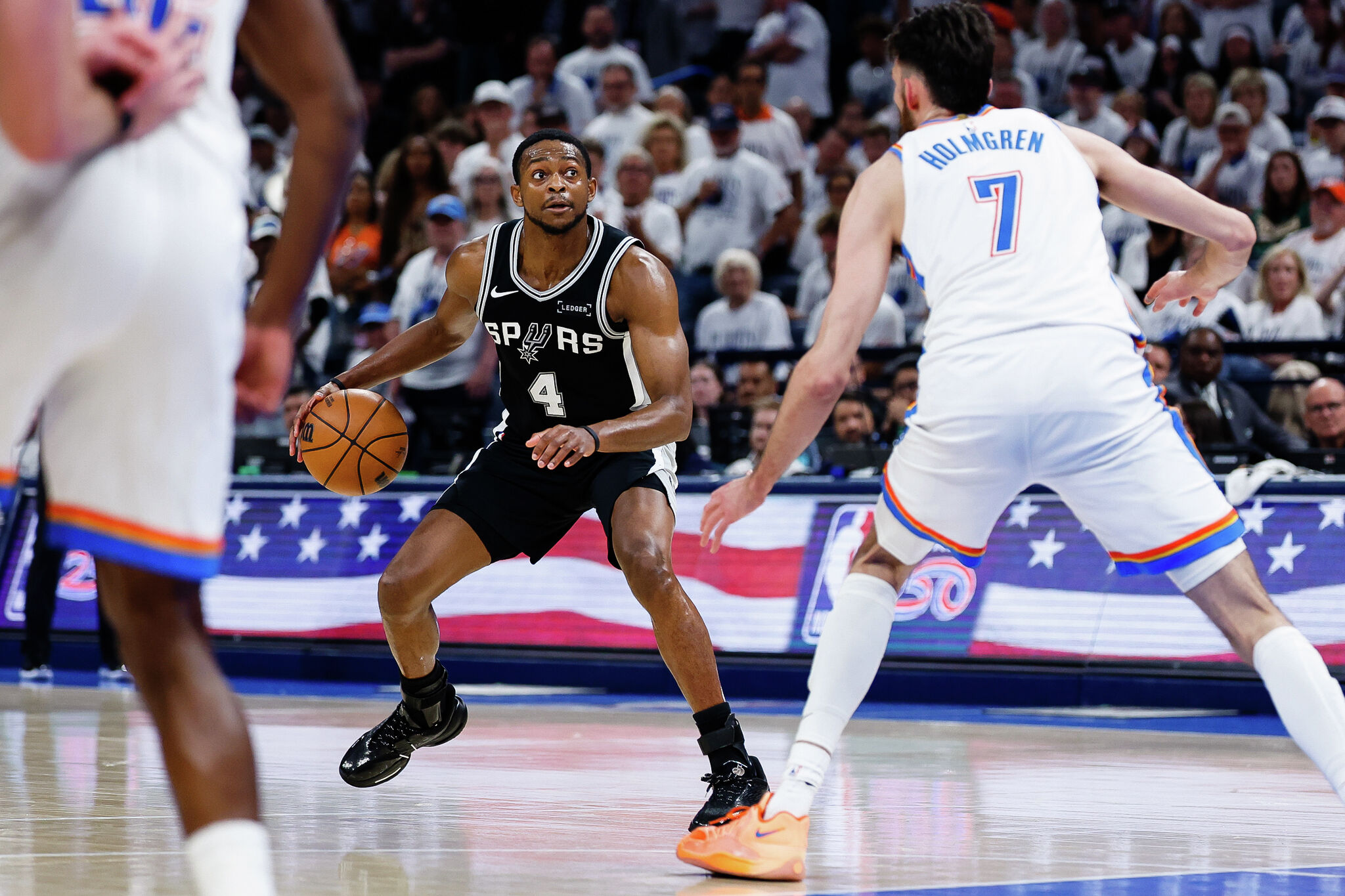 Spurs struggling to find their 3-point stroke against the Thunder