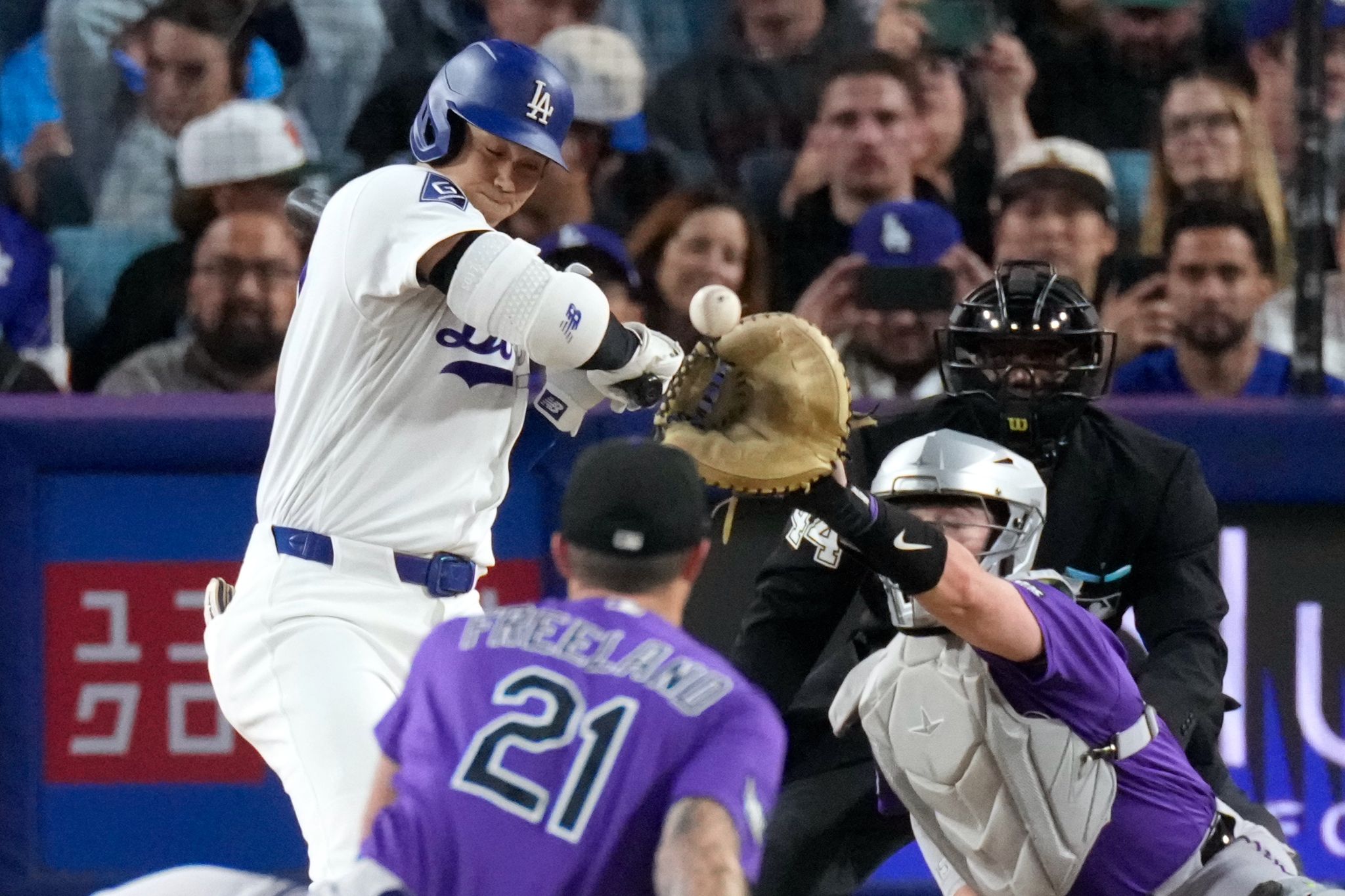 Dodgers' Shohei Ohtani hit on the hand by a pitch, exits game against ...