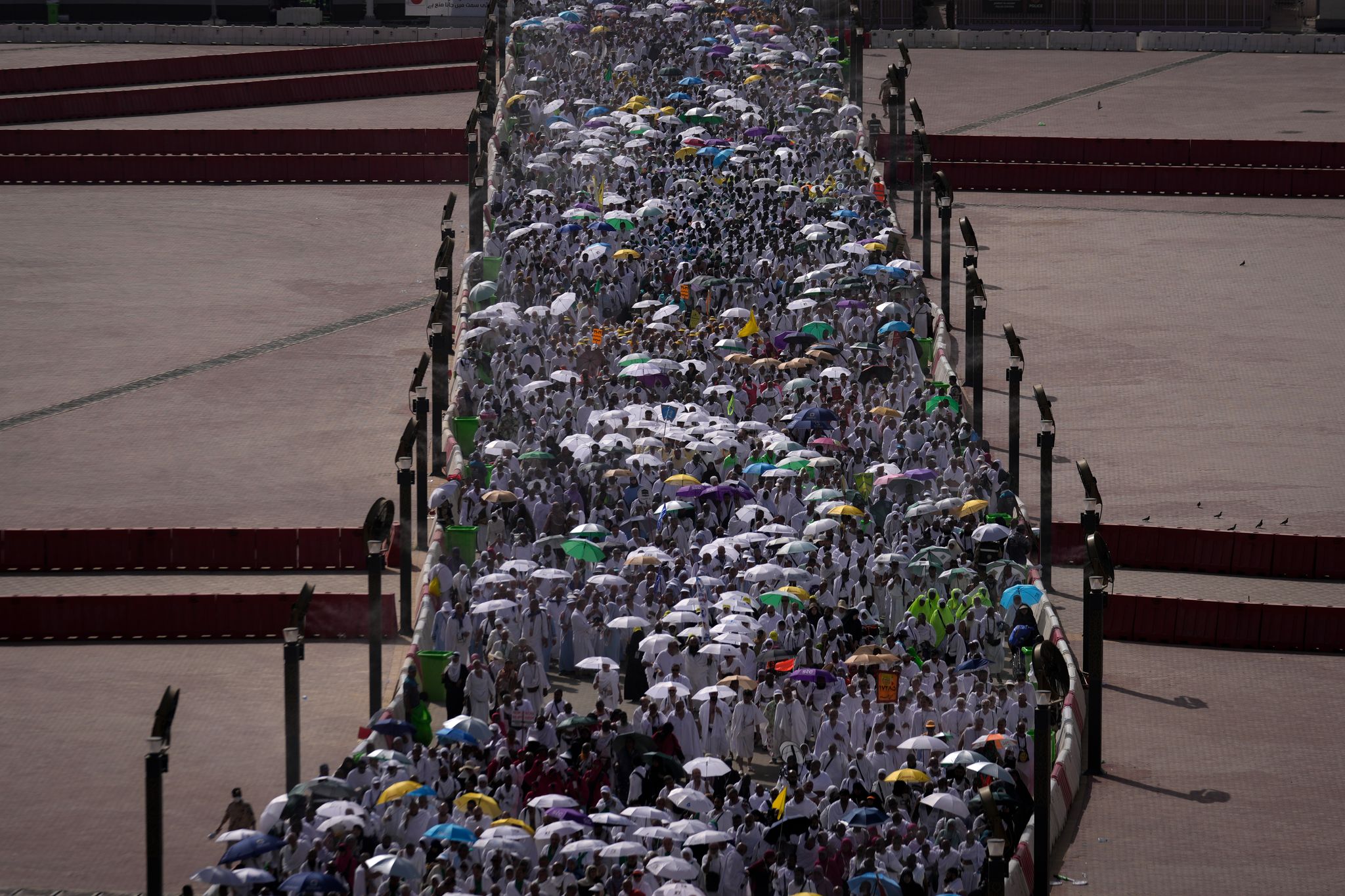 Muslim pilgrims perform Hajj rituals under intense heat as Eid al-Adha ...