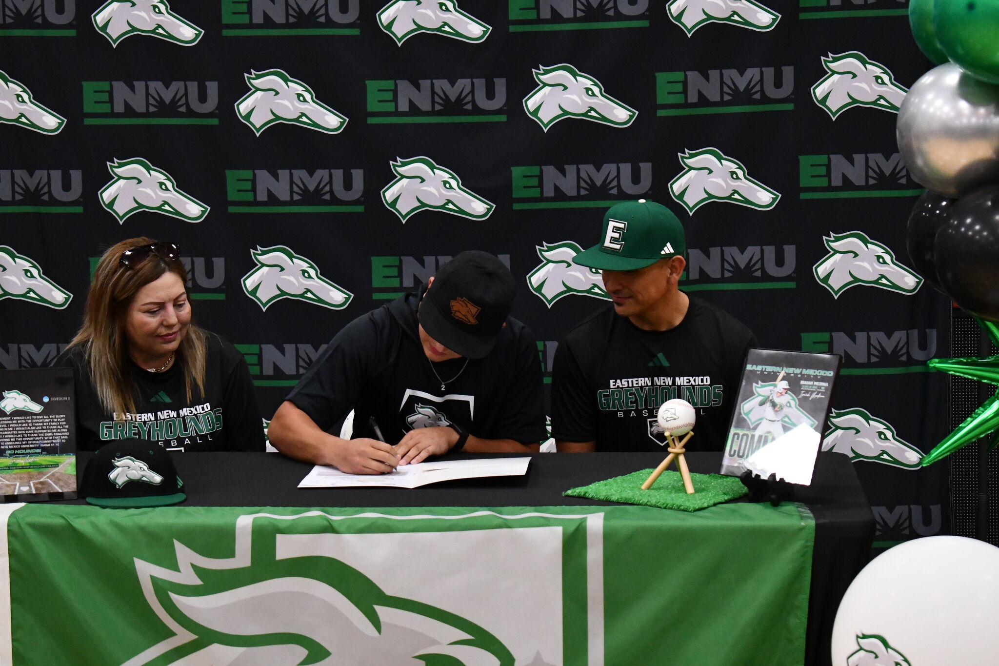 Plainview’s Isaiah Medina signs with Eastern New Mexico