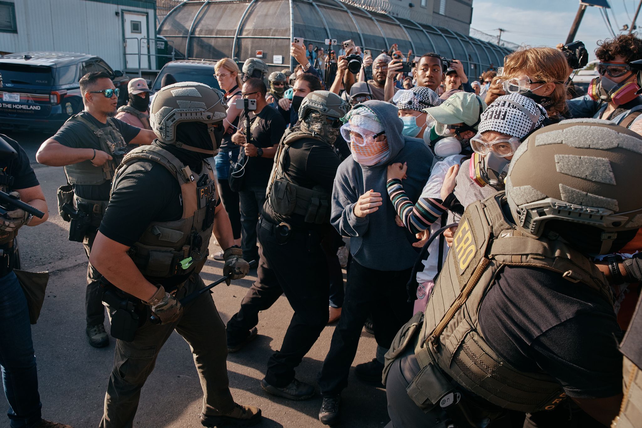 Photos show protestors and ICE agents clashing outside a New Jersey ...