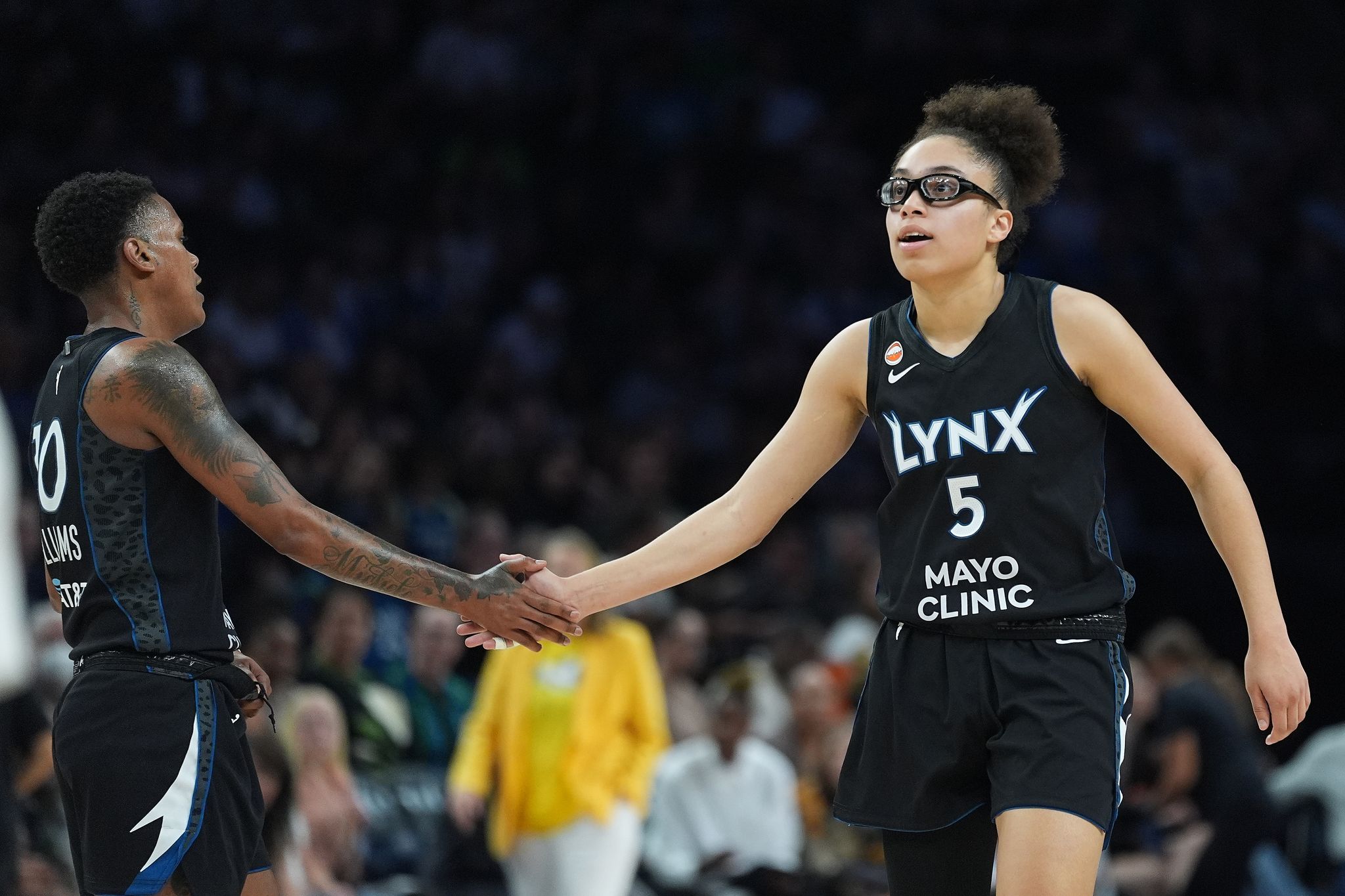 Courtney Williams scores 25 as the Lynx beat the Dream 96-81
