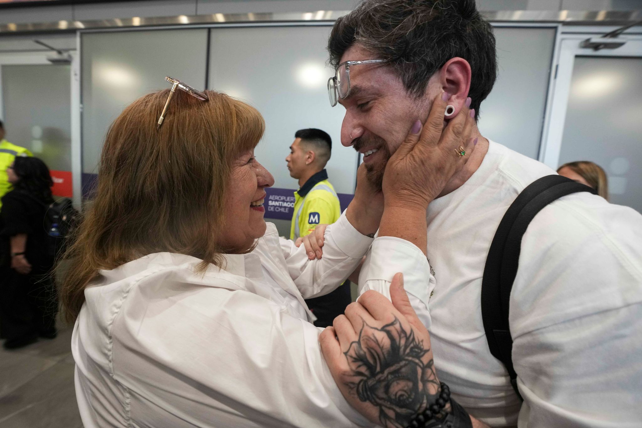 Chilean American stolen as a baby reunites with his mom and gets a ...