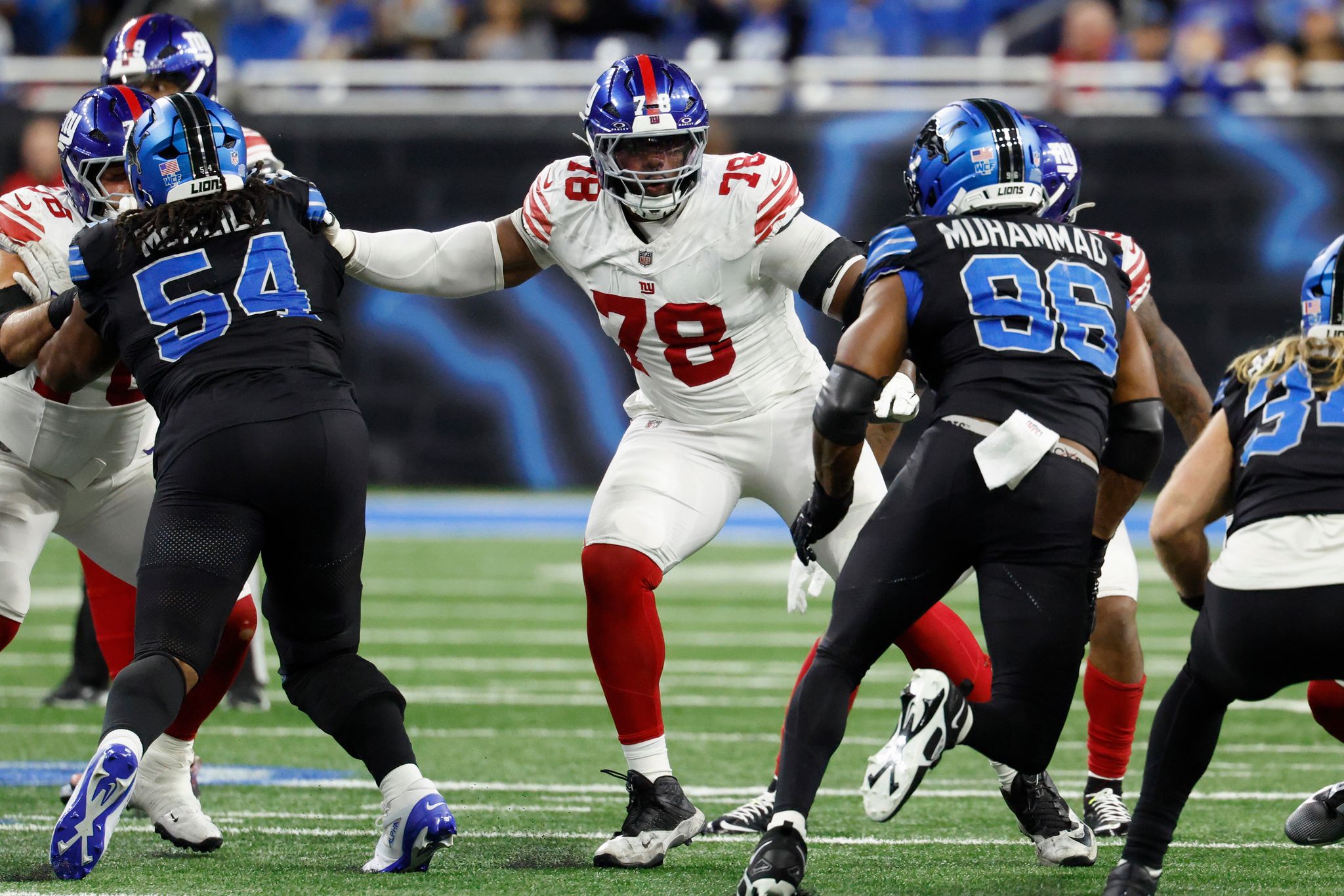 Giants restructure left tackle Andrew Thomas' contract to clear cap ...