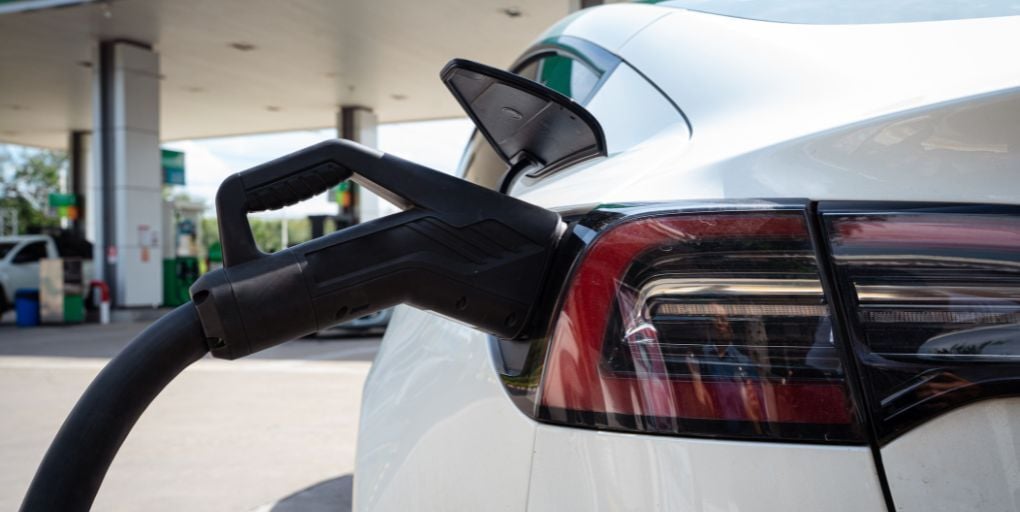 Survey: People Don't Believe Electric Cars Will Save Money