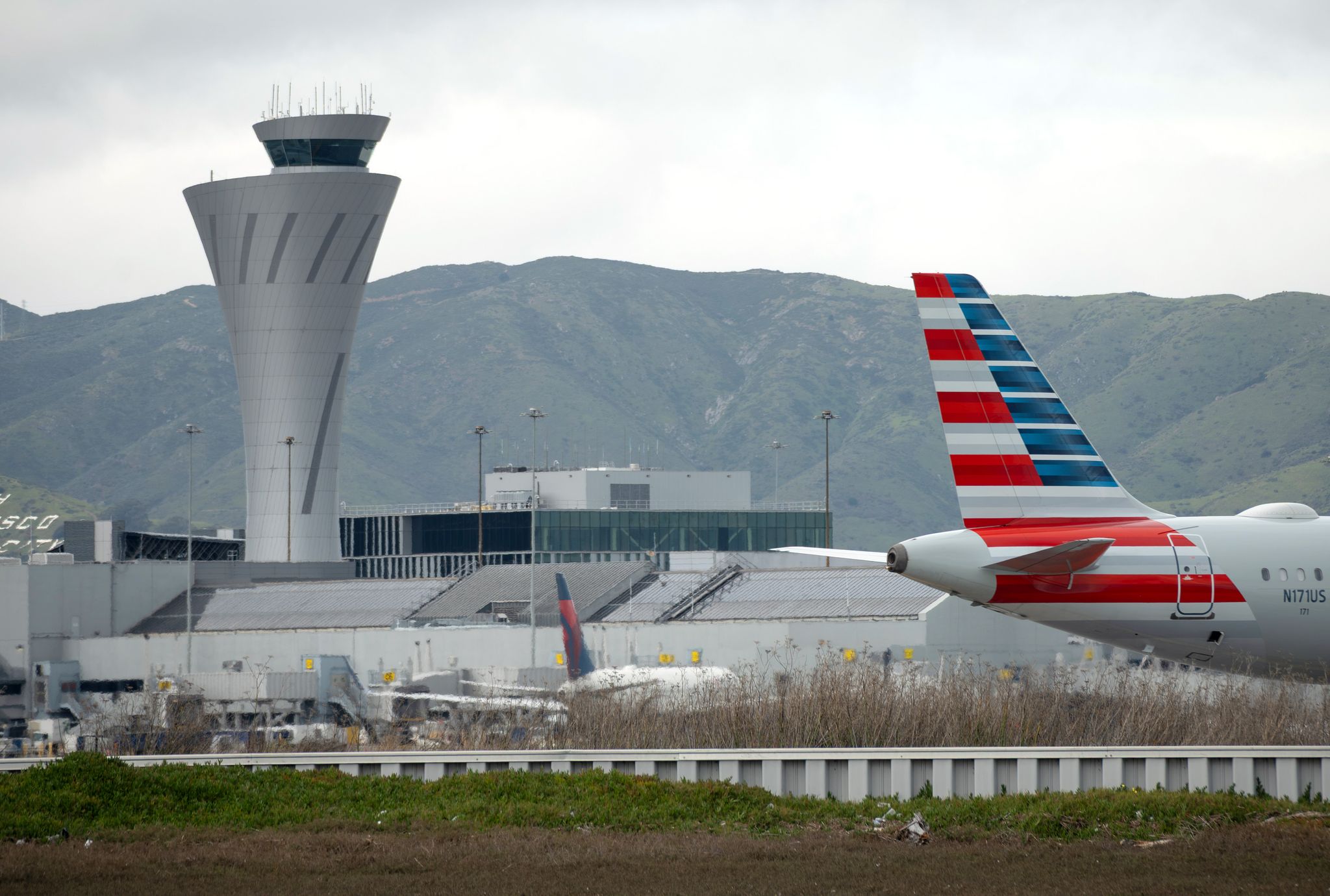Sfo: Cloudy Day Brings Heavy Delays, Hundreds Of Flights Impacted By ...