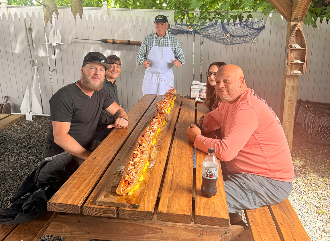 Clam Castle takes 'Lobster Roll War' crown with 8-foot Lobzilla Titan