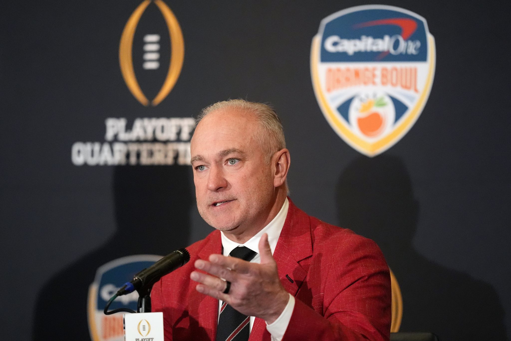 Texas Tech responds to Texas coach swipe with offer to pay to play