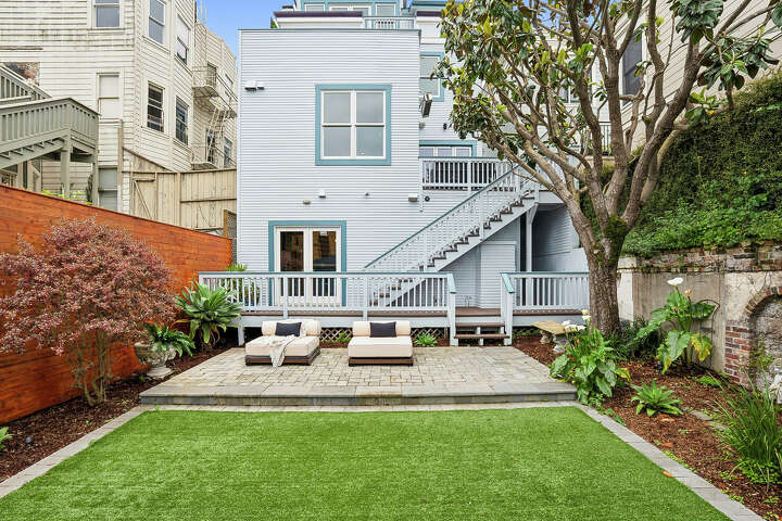 A Colgate heir built this SF mansion. Buyers rushed in.