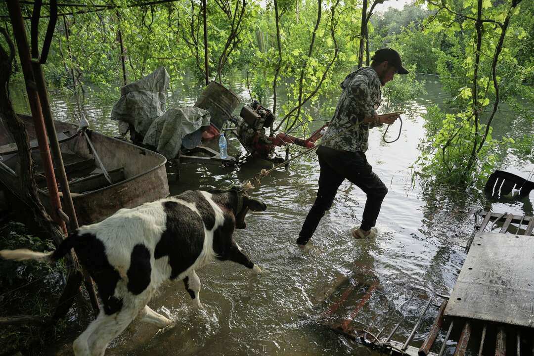 Photos of rare Euphrates River floods in Syria