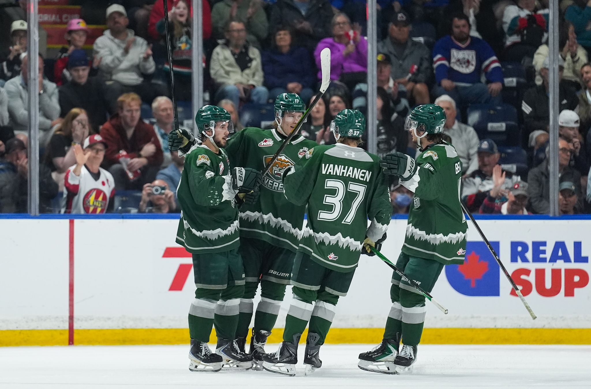 Everett beats Chicoutimi 6-1 to set up Memorial Cup final against Kitchener