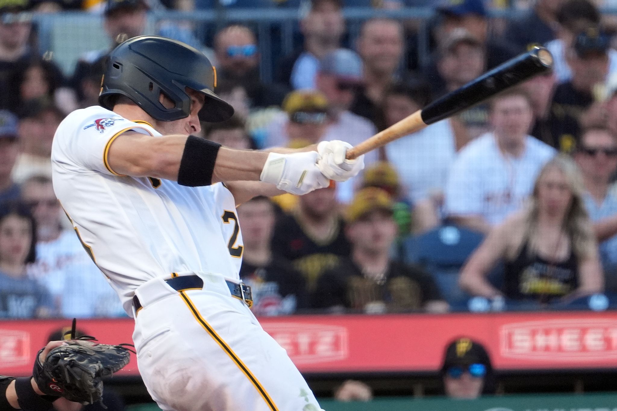Jake Mangum pega jonrón e impulsa 2 carreras y Piratas resisten para ...