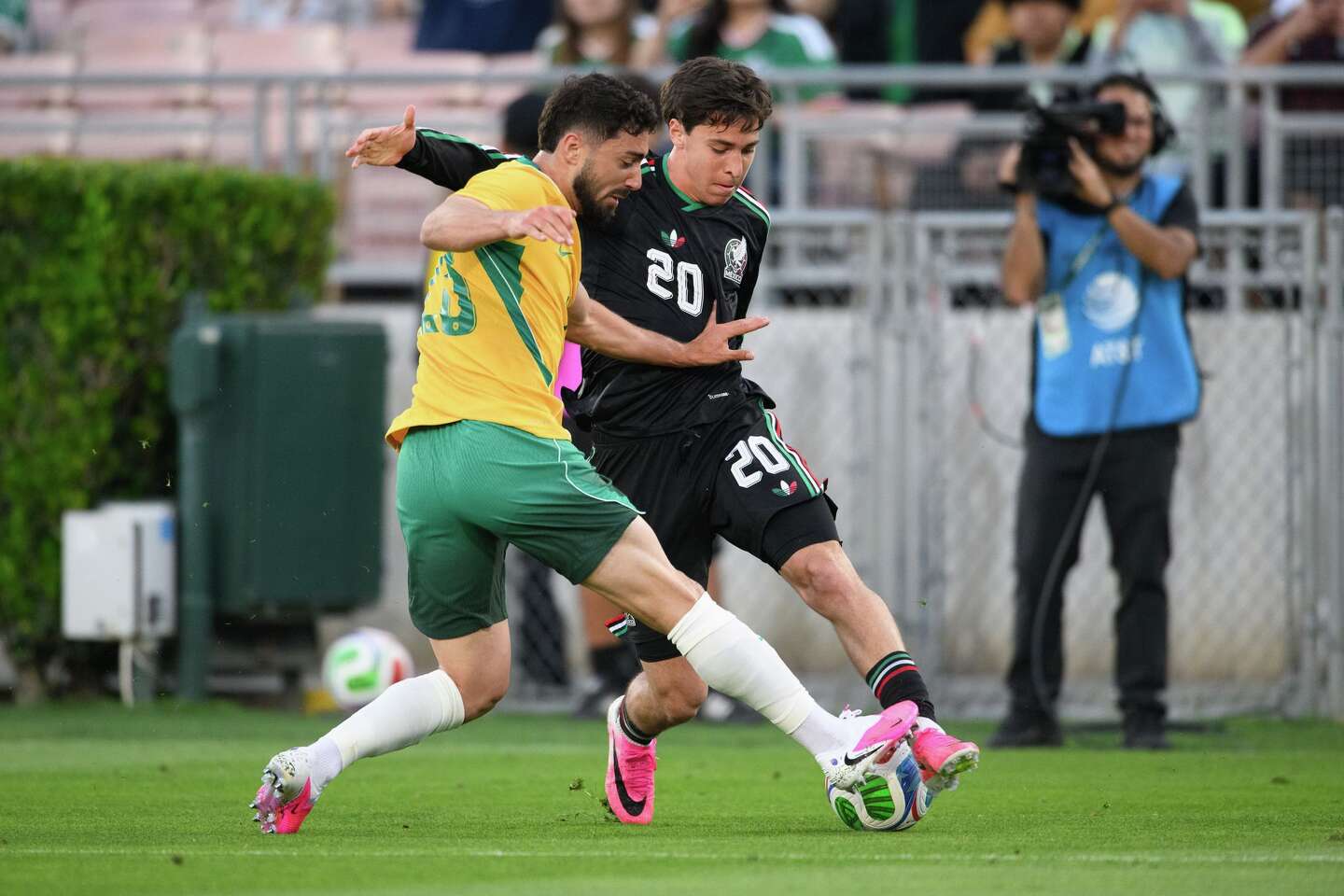 Vázquez’s first-half header lifts Mexico past Australia 1-0 in a World ...