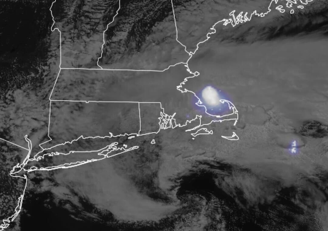 Meteor explodes over New England, causing sonic boom