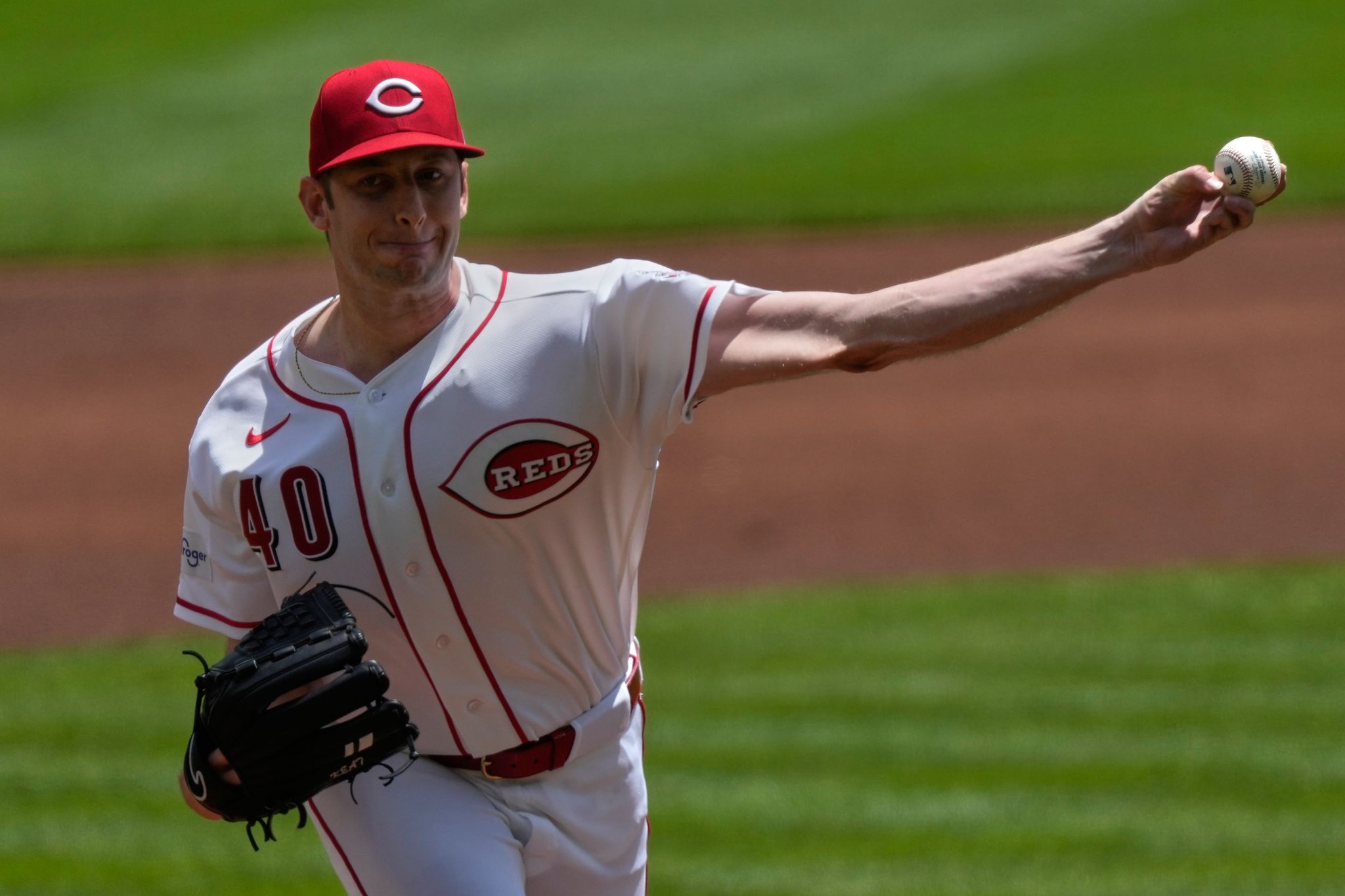 Eugenio Suárez homers, Reds overcome loss of Elly De La Cruz to hold ...