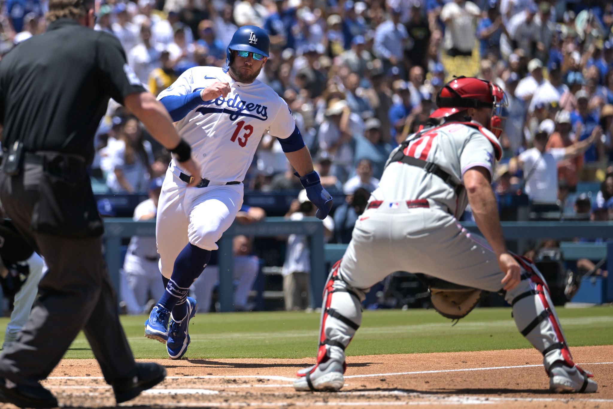 Phillies C Realmuto exits loss vs. Dodgers with left wrist contusion ...