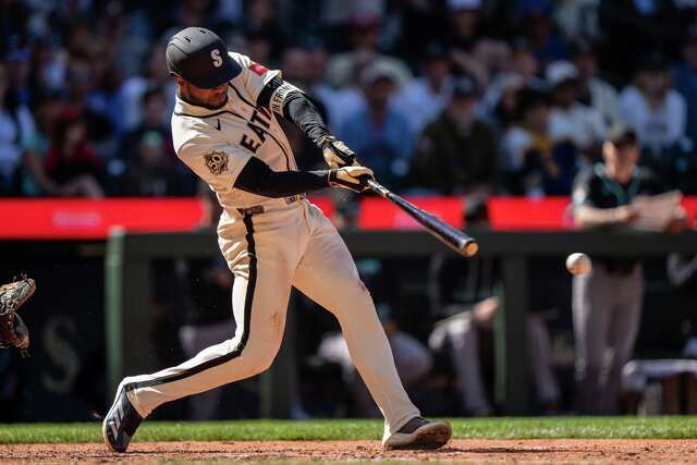 Robles' infield single in the 10th inning lifts the Mariners to a 3-2 ...