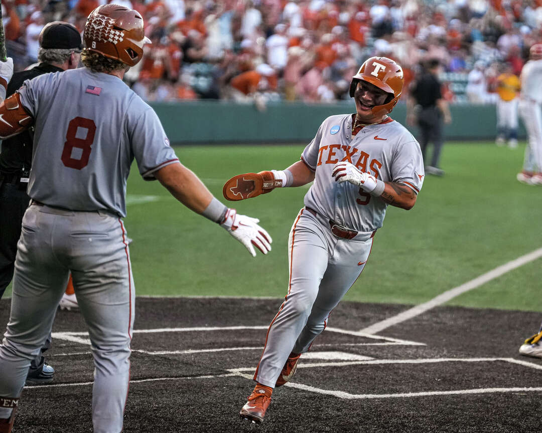 Texas baseball takes UCSB's best shot, advances to NCAA super regional