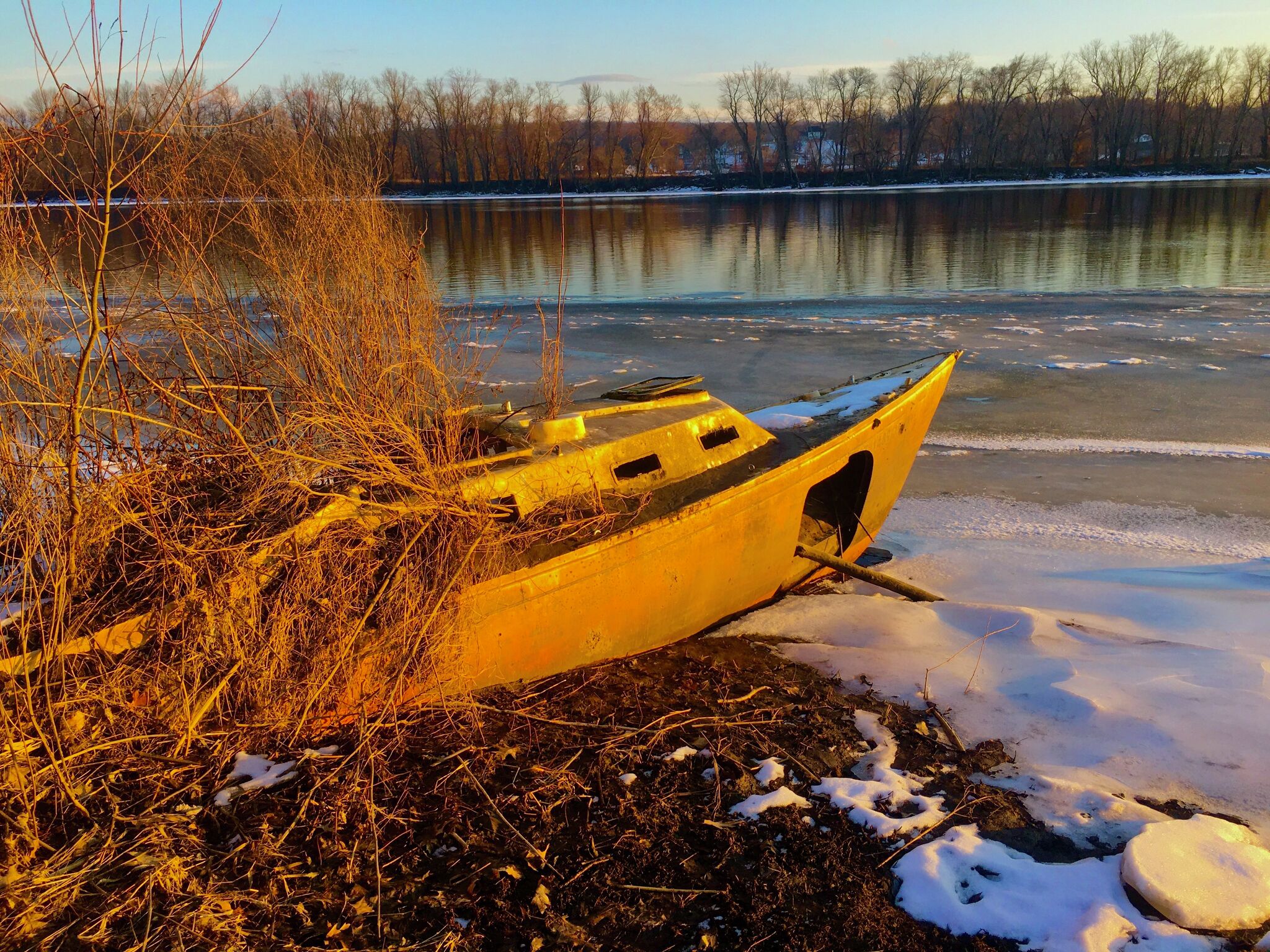 An abandoned boat on your property? Connecticut may let you keep it