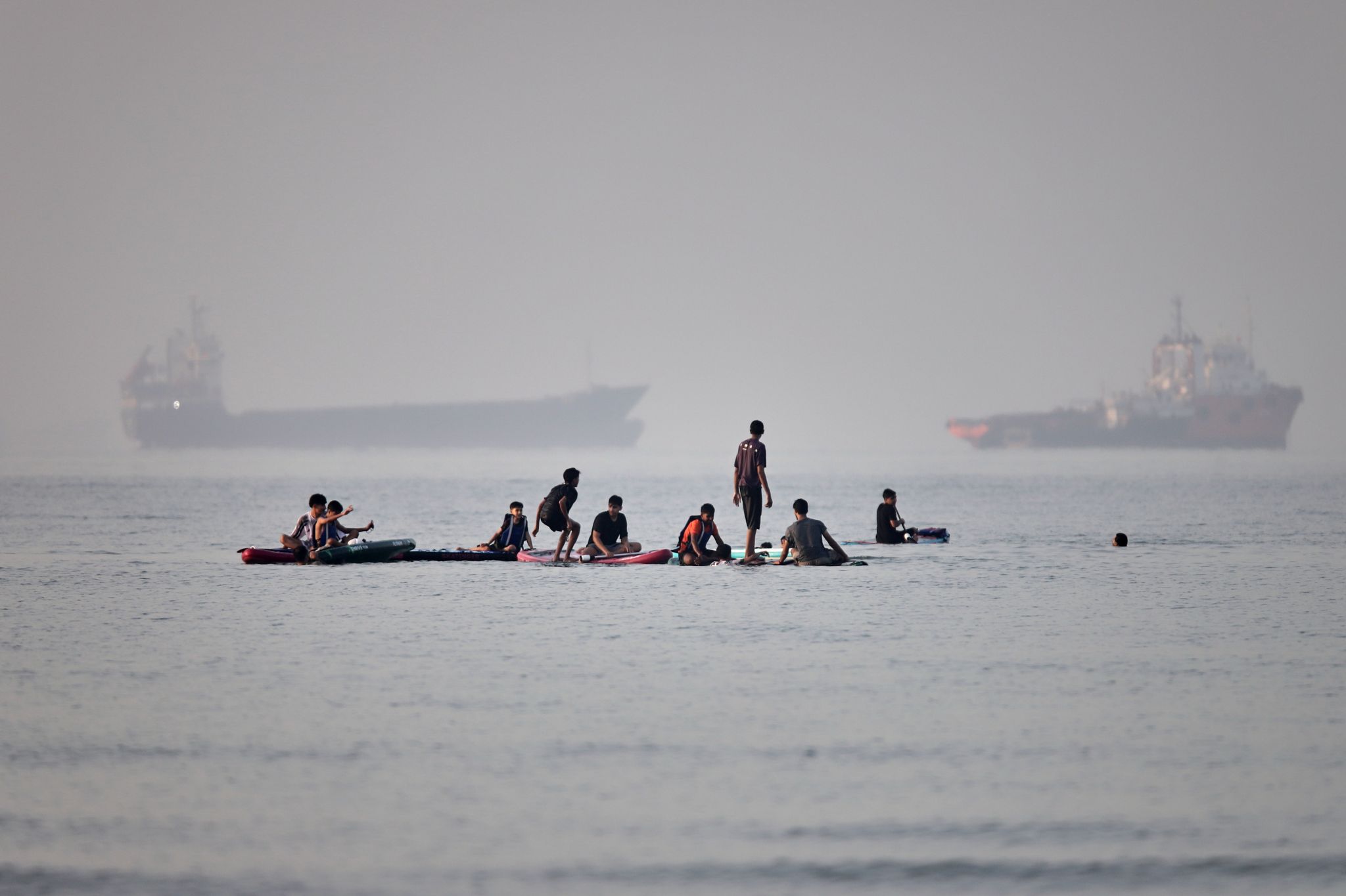 A new exchange of fire with Iran in the Gulf tests the fragile ceasefire