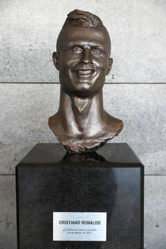 What Spurs can learn from the best — and worst — sports statues