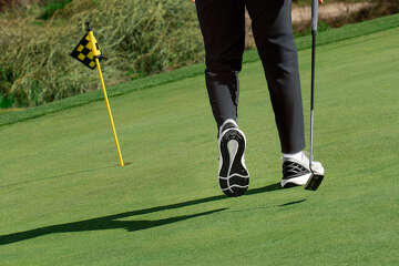 These Hands-Free Golf Shoes Let You Step In and Tee Off
