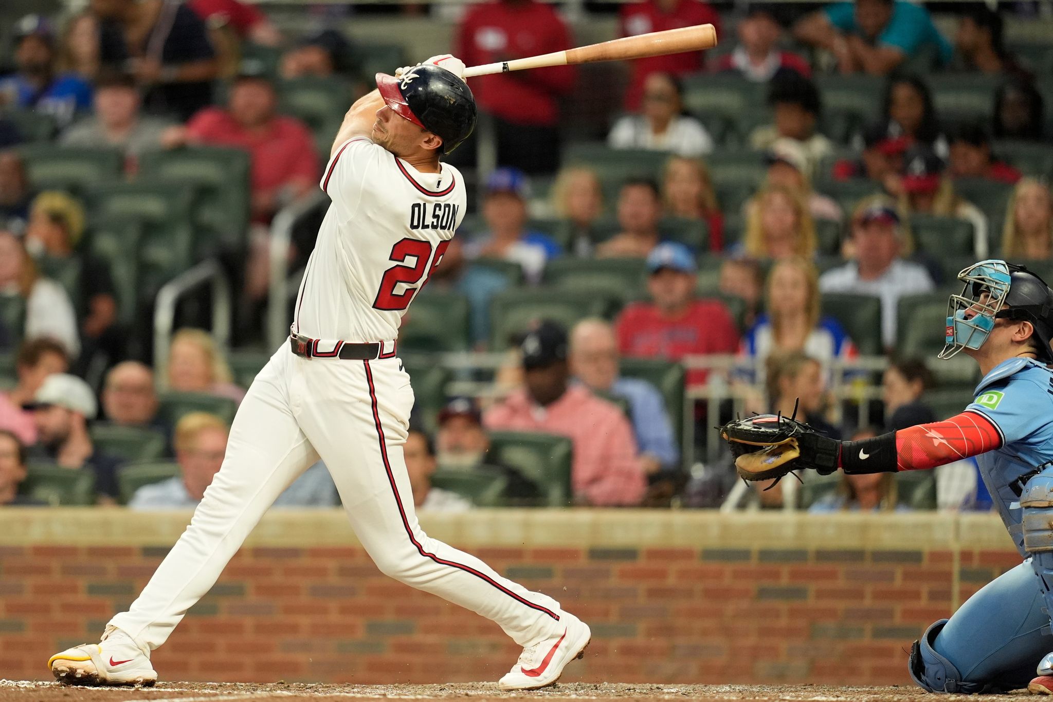 Matt Olson conecta otro jonrón y Bravos vencen 4-3 a Azulejos