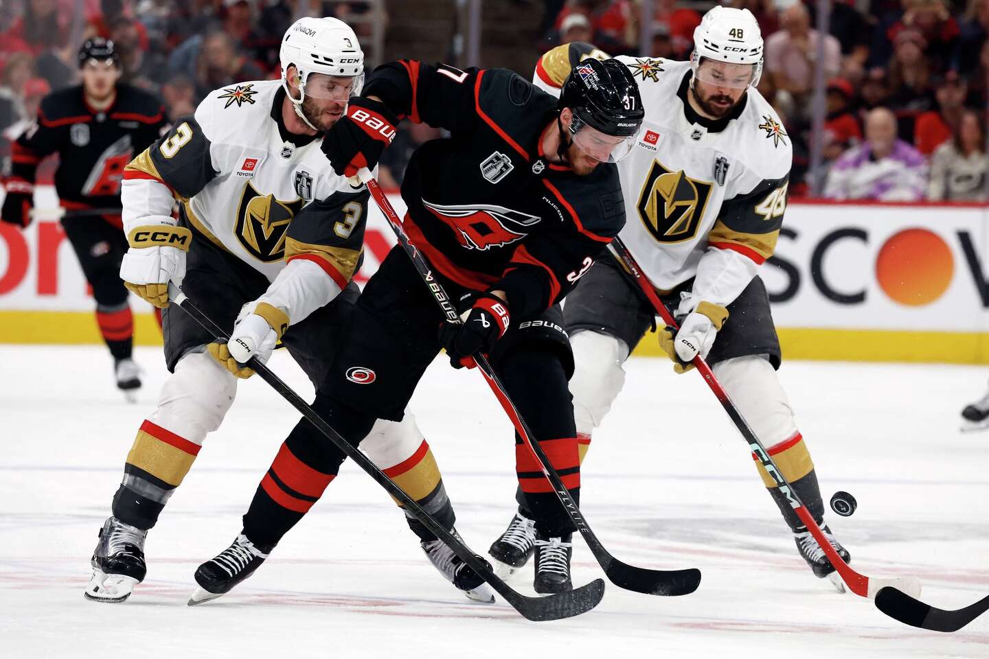 Tomas Hertl's late goal lifts Golden Knights past Hurricanes 5-4 to ...
