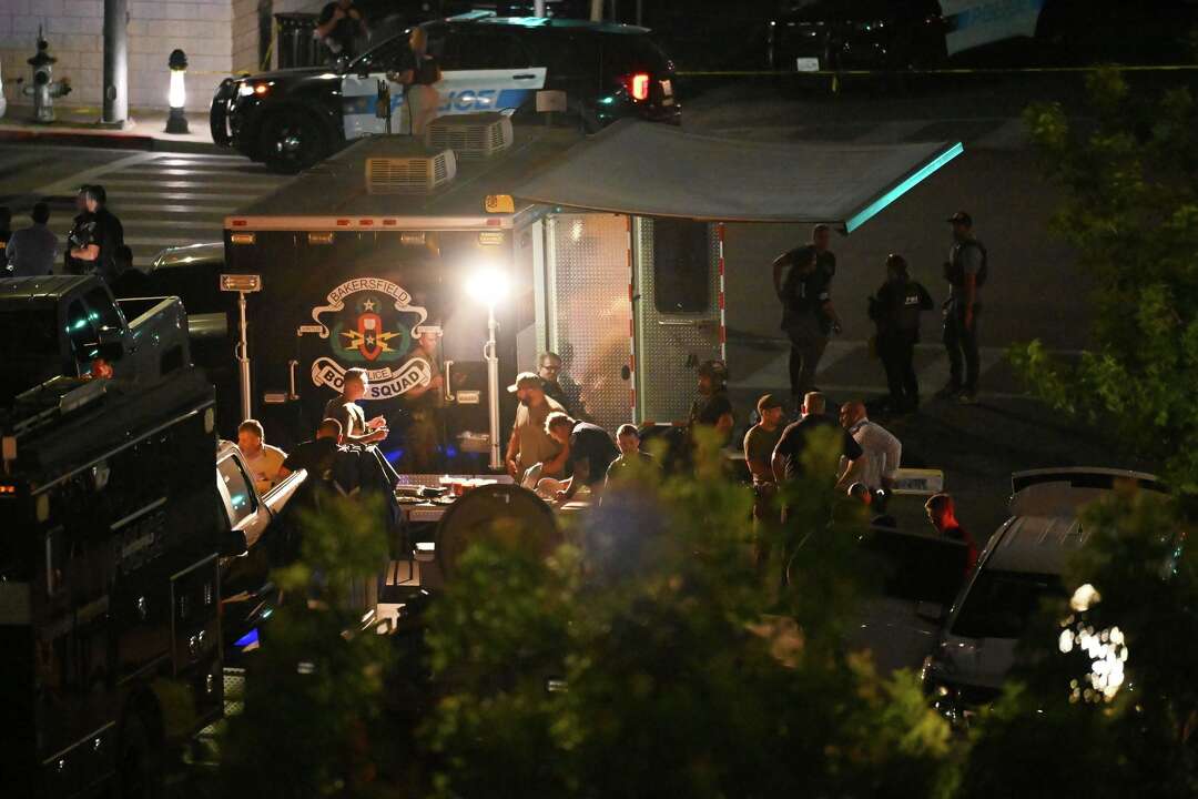 Police locked in negotiations with man in Bakersfield holding hostages
