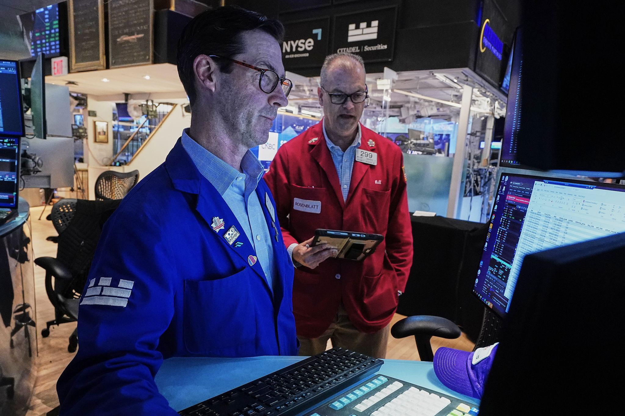 Oil prices climb back toward $100, and US stocks halt their record ...