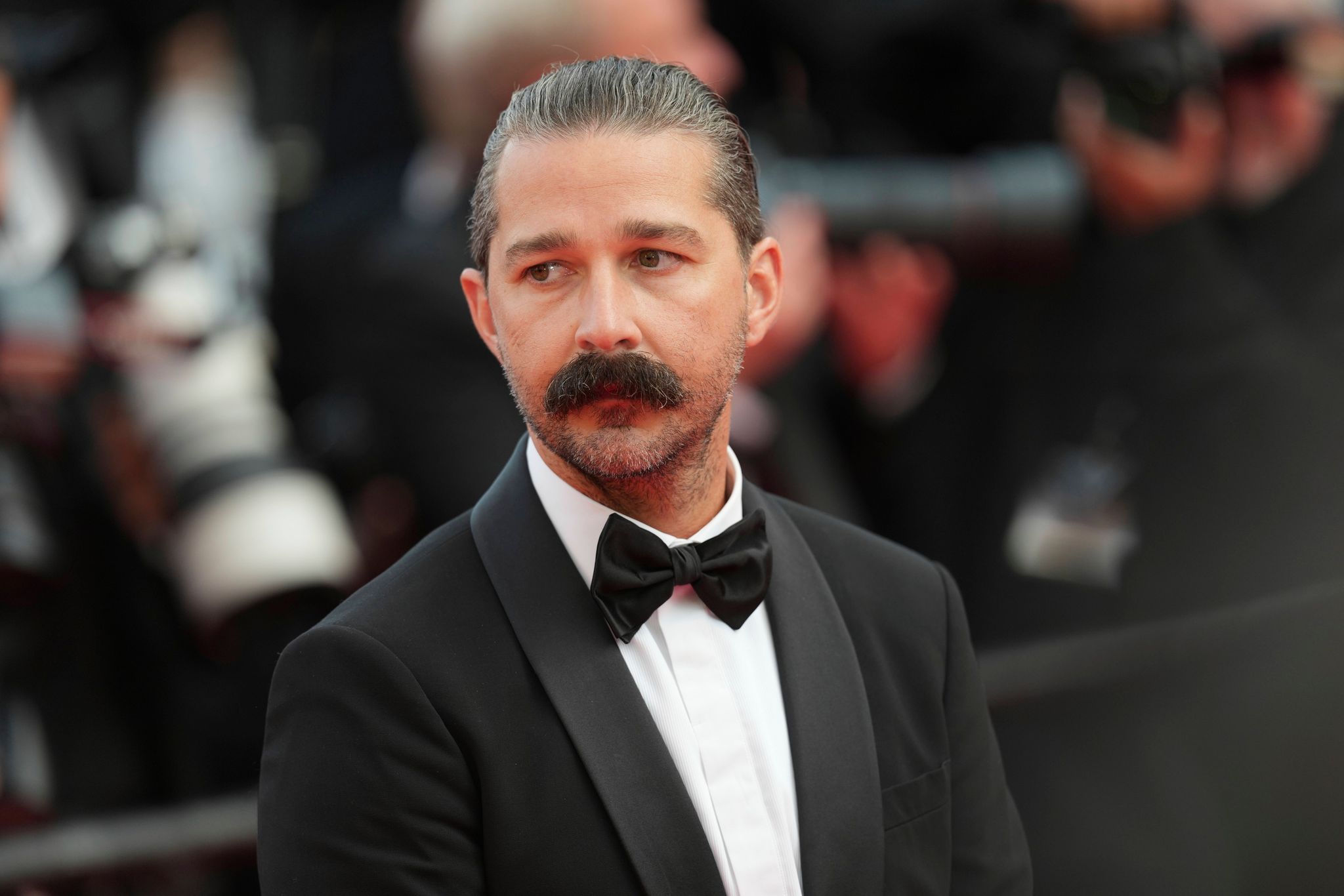 Shia LaBeouf pleads guilty to simple battery for punching bargoers ...
