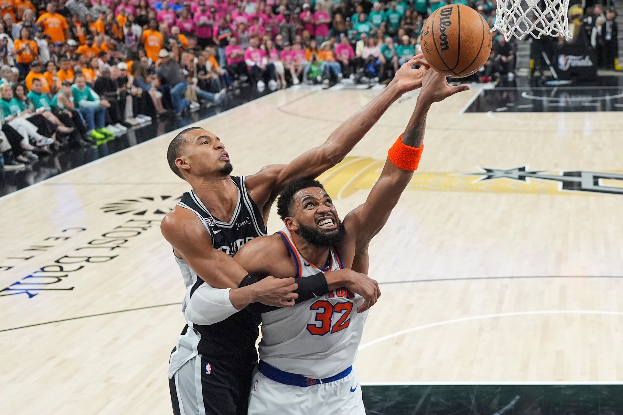 Brunson scores 30 and Knicks finish on 11-0 run, steal Game 1 from ...