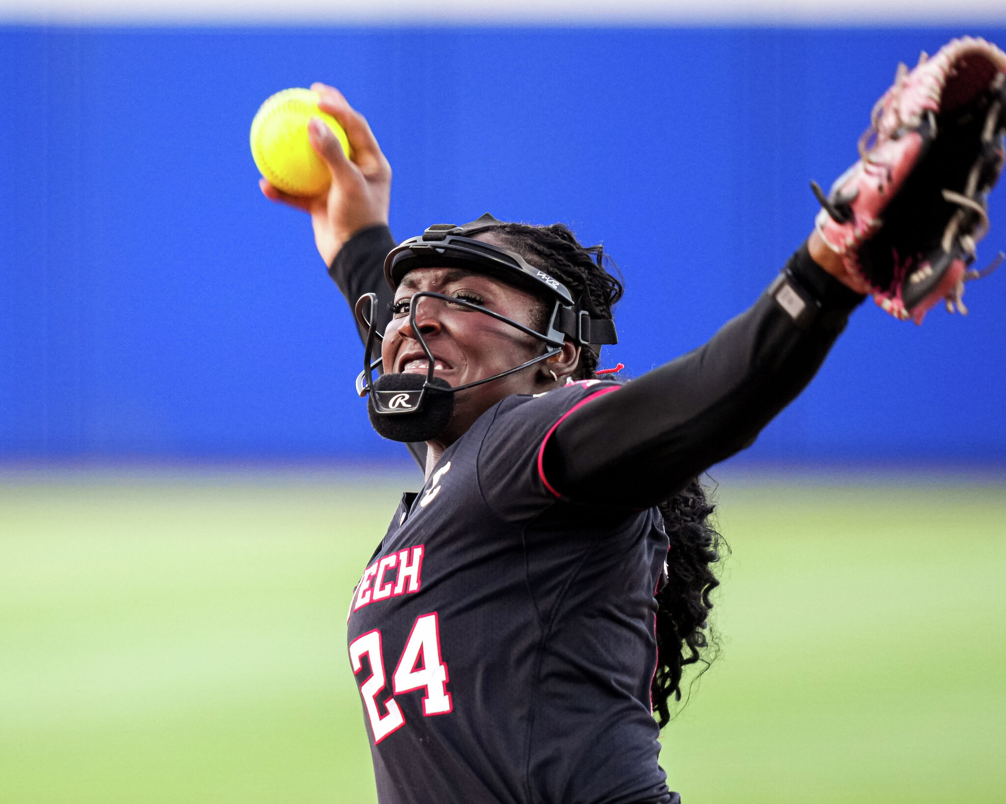 WCWS: Patrick Mahomes, Jason Williams in Game 2 crowd vs Texas