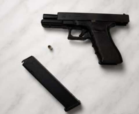 Felon found with gun, 320 folds of fentanyl in car in Meriden: Police