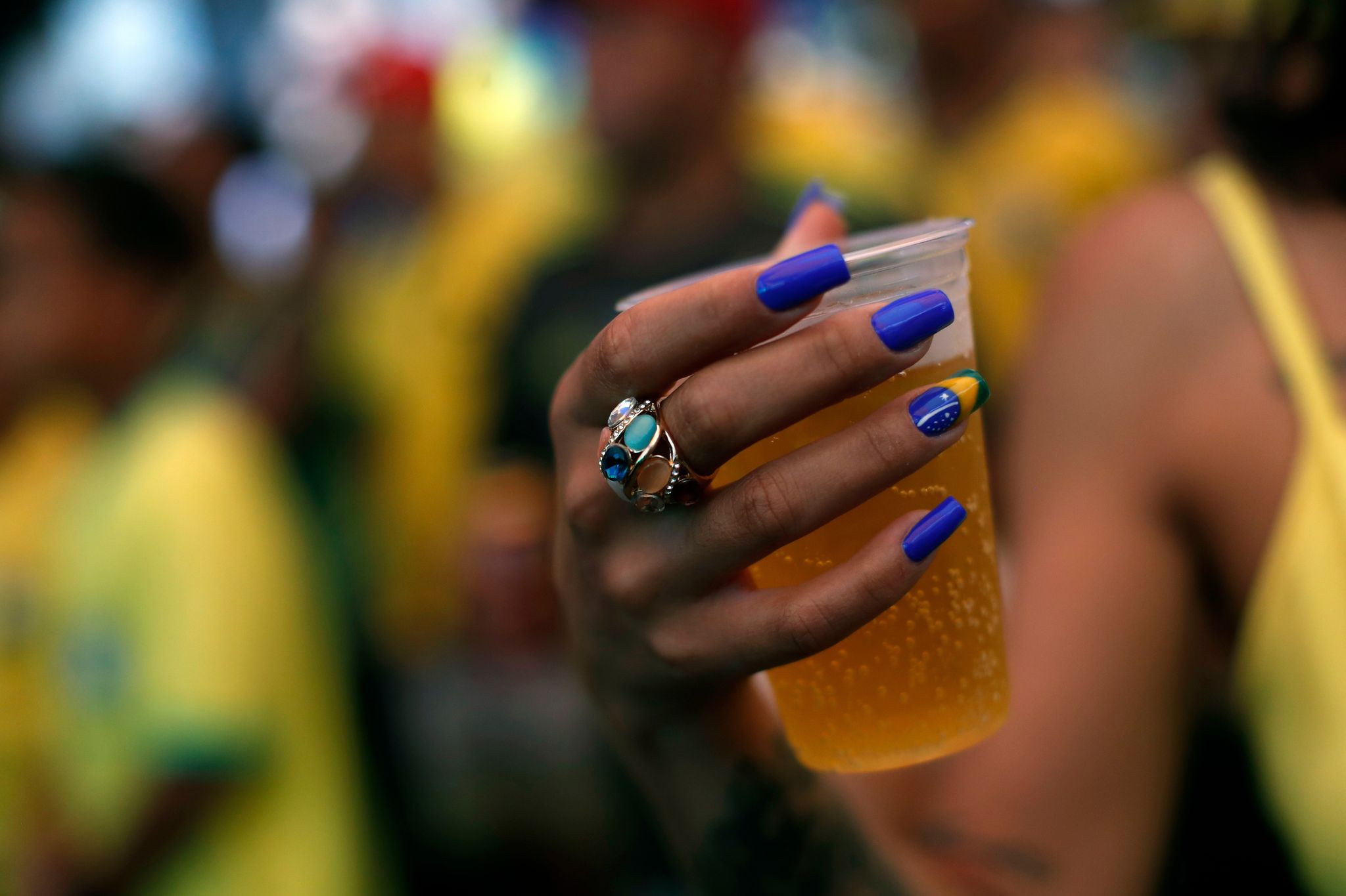 Muchos aficionados beberán alcohol y verán el Mundial. Con calor, eso ...