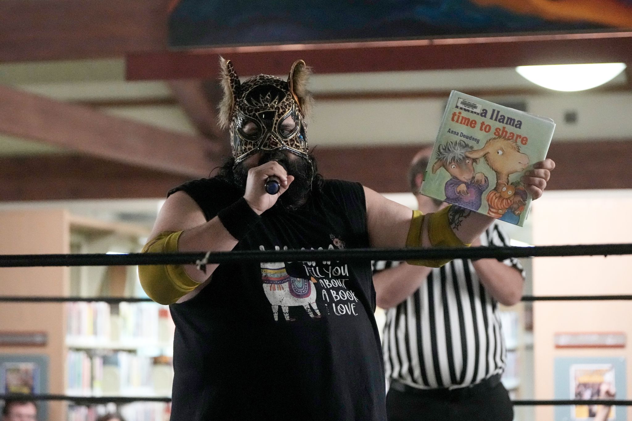 Wrestling matches provide an action-packed story time at US libraries ...