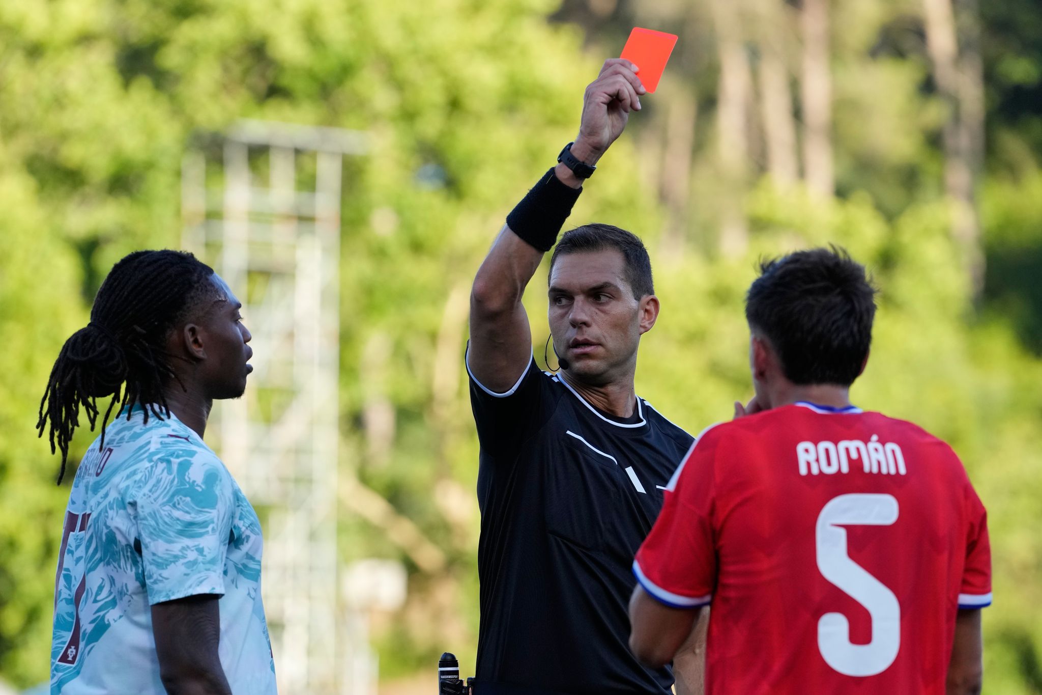 Portugal's Leão sent off for punching in World Cup warmup win over Chile