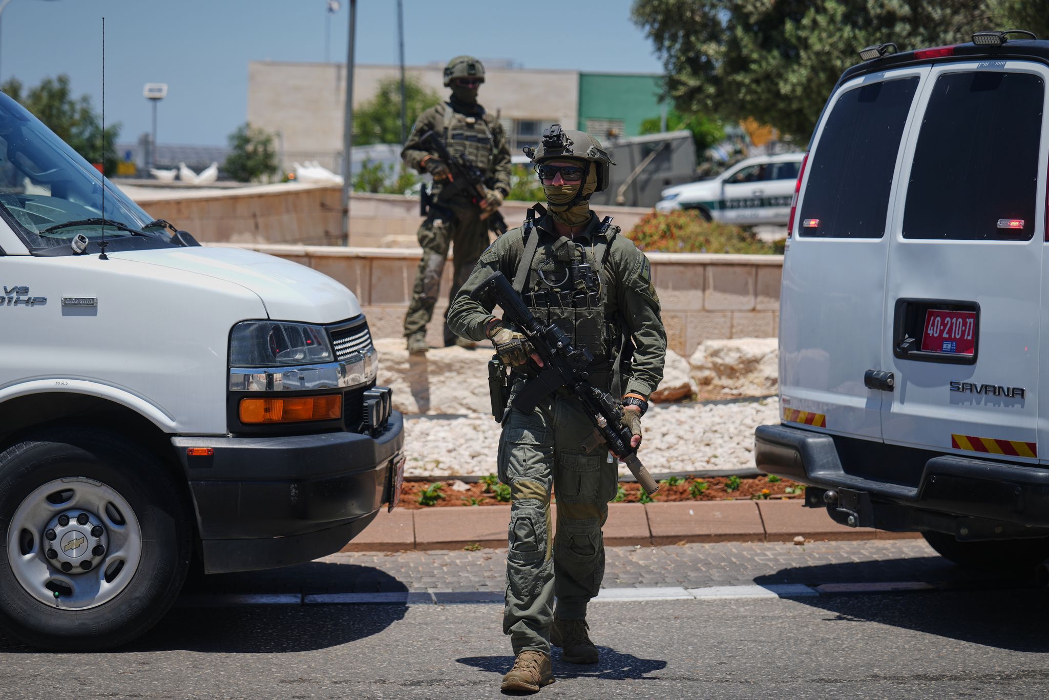 Arab attacker opens fire in central Israel, killing 1 and wounding 5