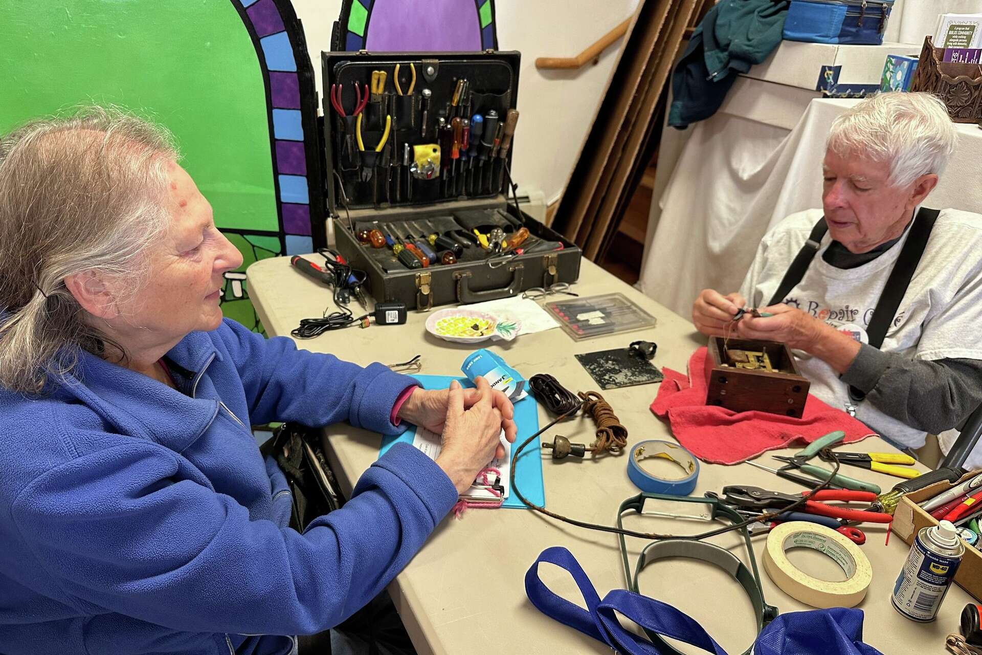 Broken speaker? Finicky zipper? Anticonsumerist Repair Cafes urge you ...