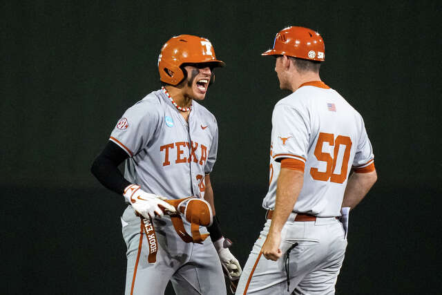 Texas vs Georgia baseball: How to watch Saturday night's CWS game