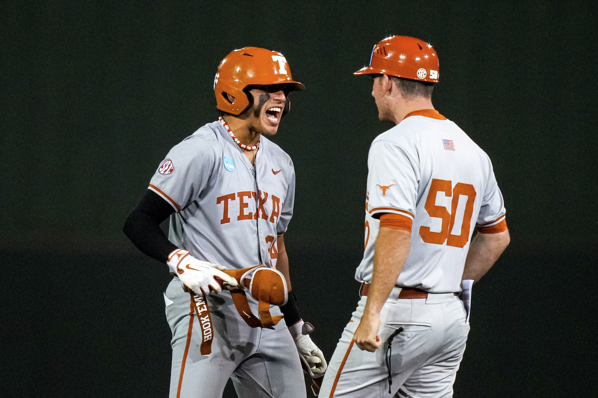 Texas vs Georgia baseball: How to watch Saturday night's CWS game