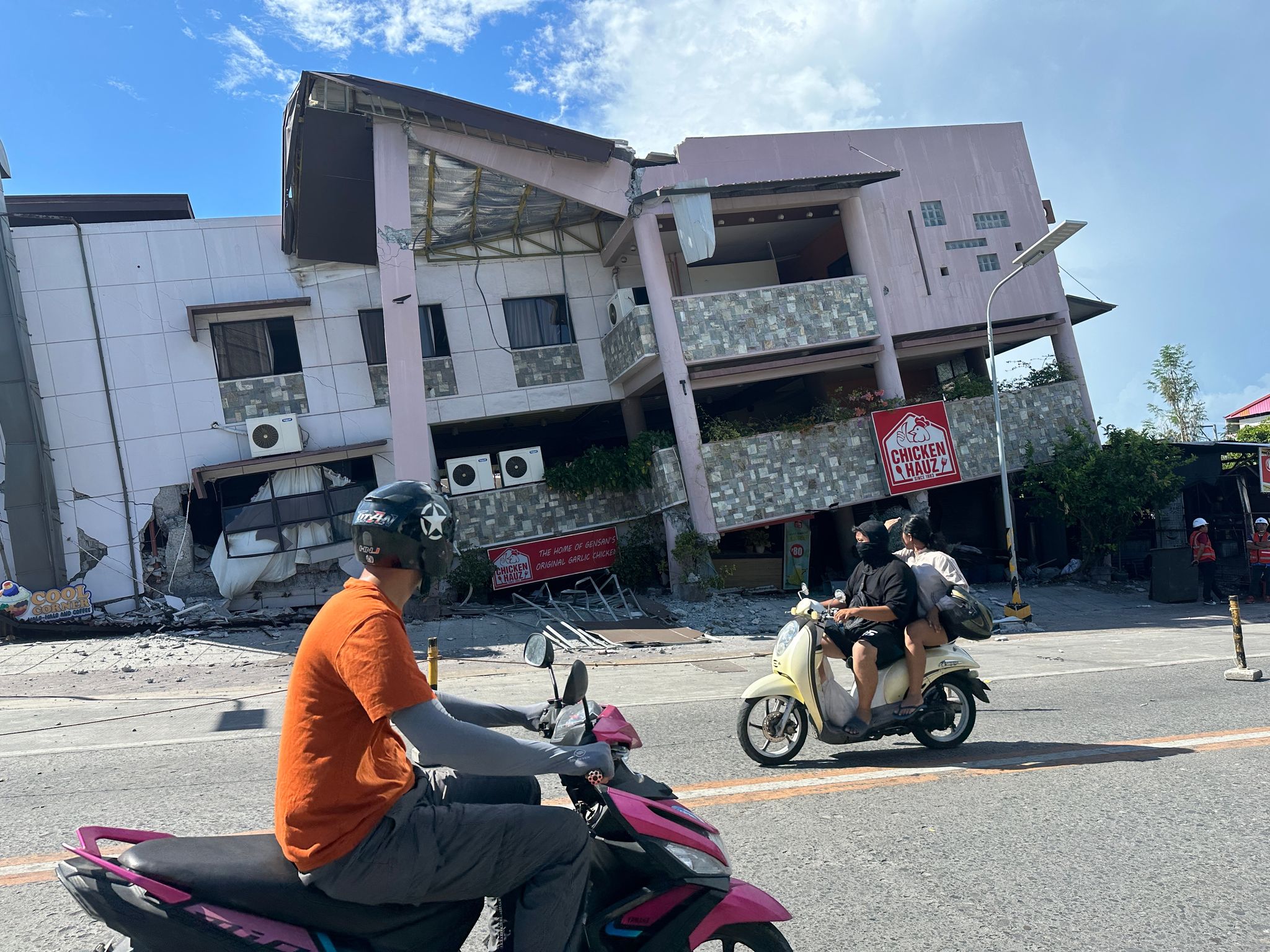 A 7.8 magnitude quake in the Philippines kills at least 35, collapses ...