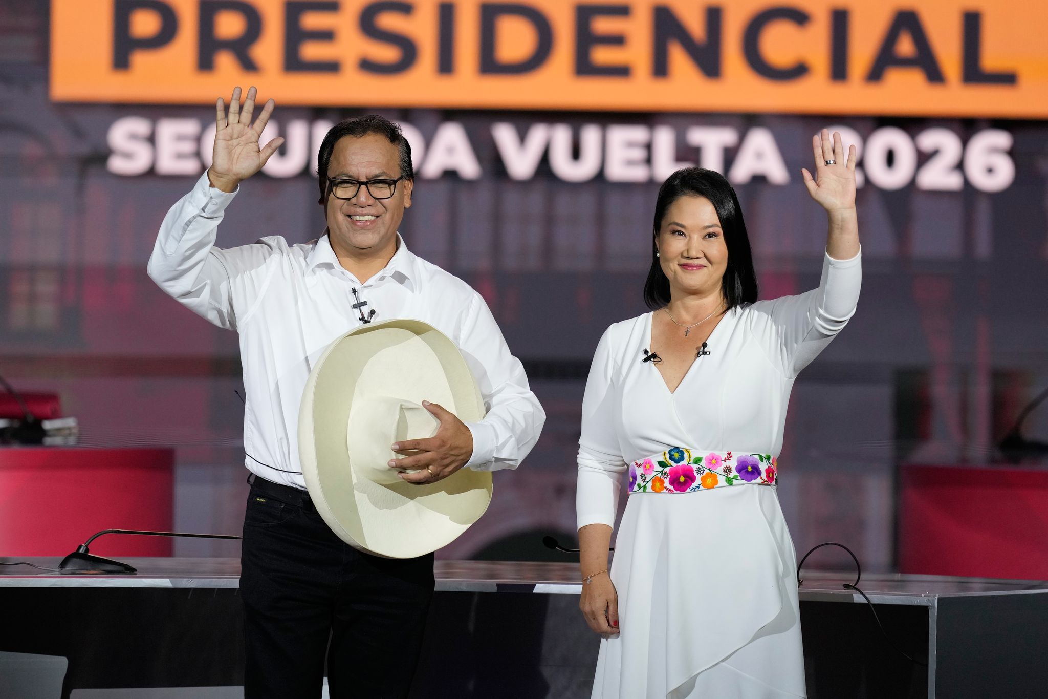 Fujimori and nationalist Sánchez virtually tied as vote count continues ...