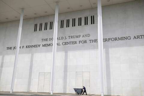 Centro Kennedy borra la palabra "Trump" de su nombre al anunciar ...