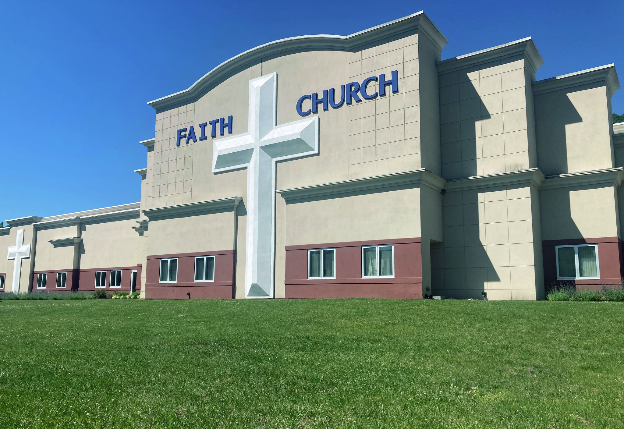 Outdoor plaza plan for New Milford church prompts noise concerns