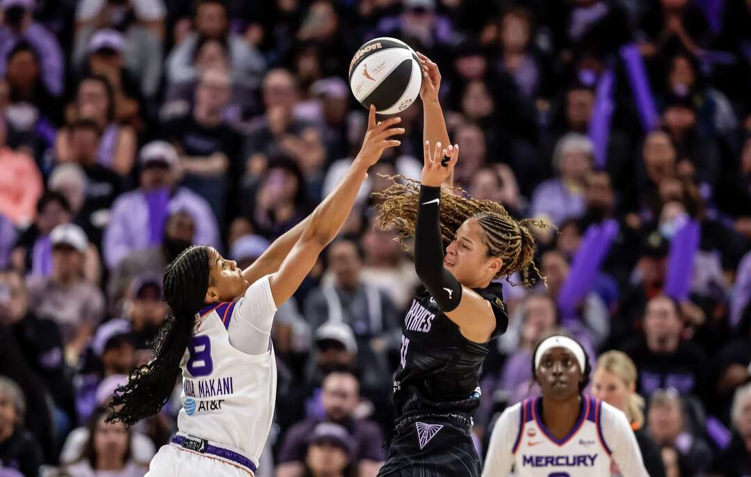 Gabby Williams, Veronica Burton lead Golden State Valkyries to victory
