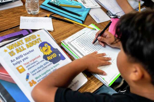 Teens' reading and math scores have stagnated, US test results show