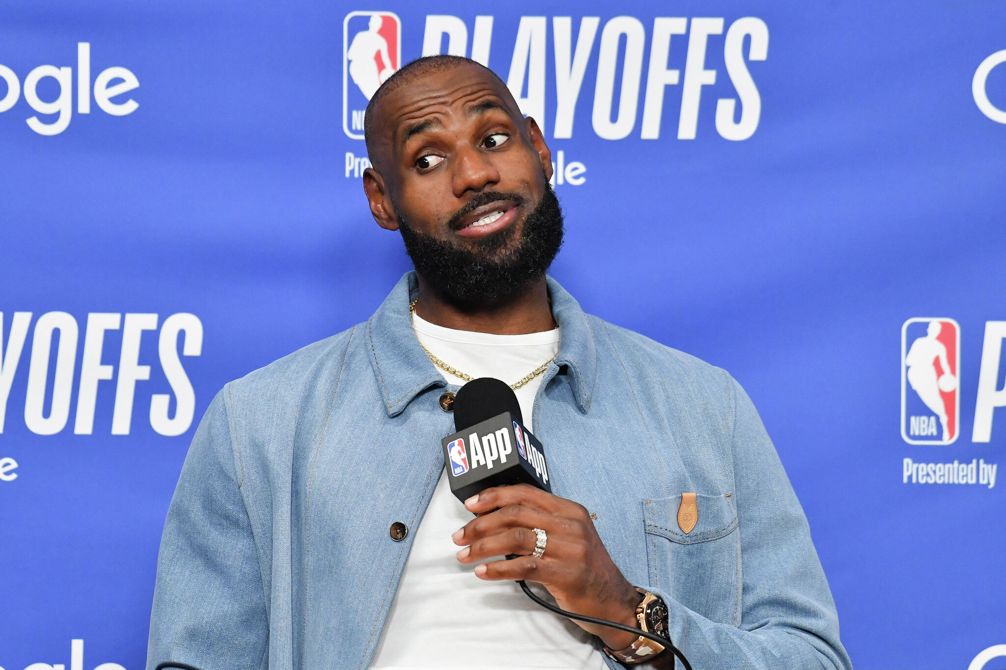 LeBron James takes shot at San Antonio, Spurs on podcast