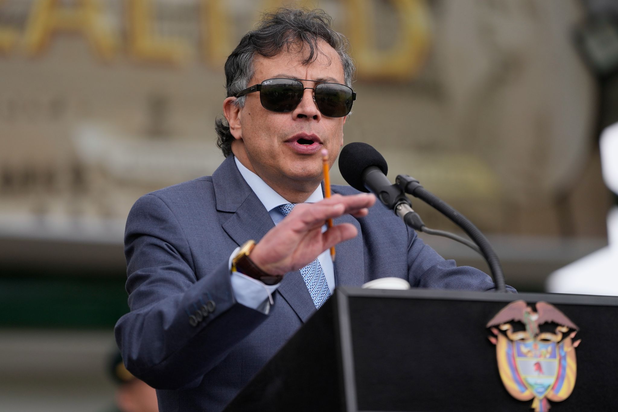 Defensa de Petro denunciará a congresista que pidió suspenderlo de la ...